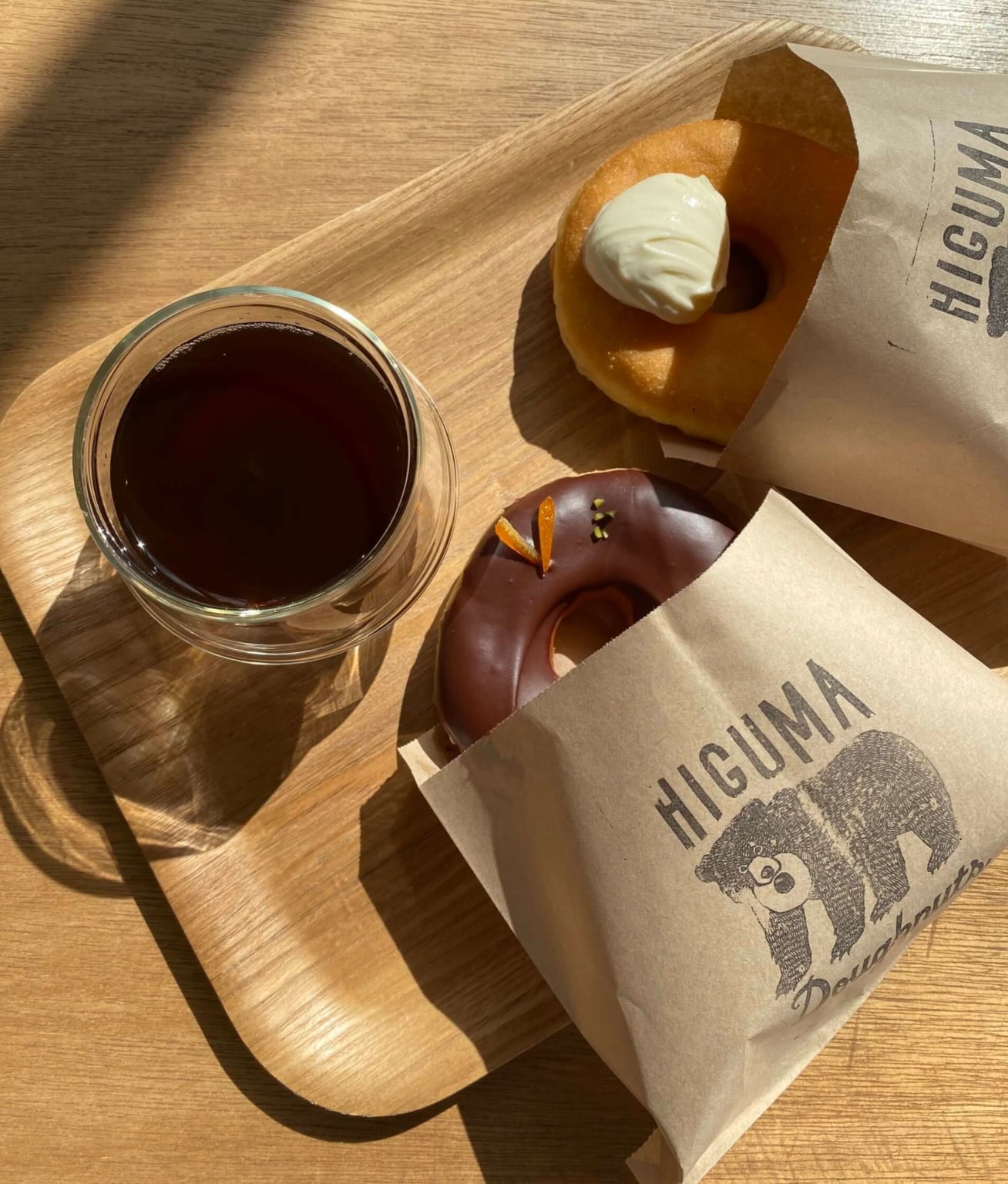 「HIGUMA Doughnuts × Coffee Wrights(ヒグマドーナツ×コーヒーライツ)表参道」の揚げたてドーナツ×香り豊かな ...