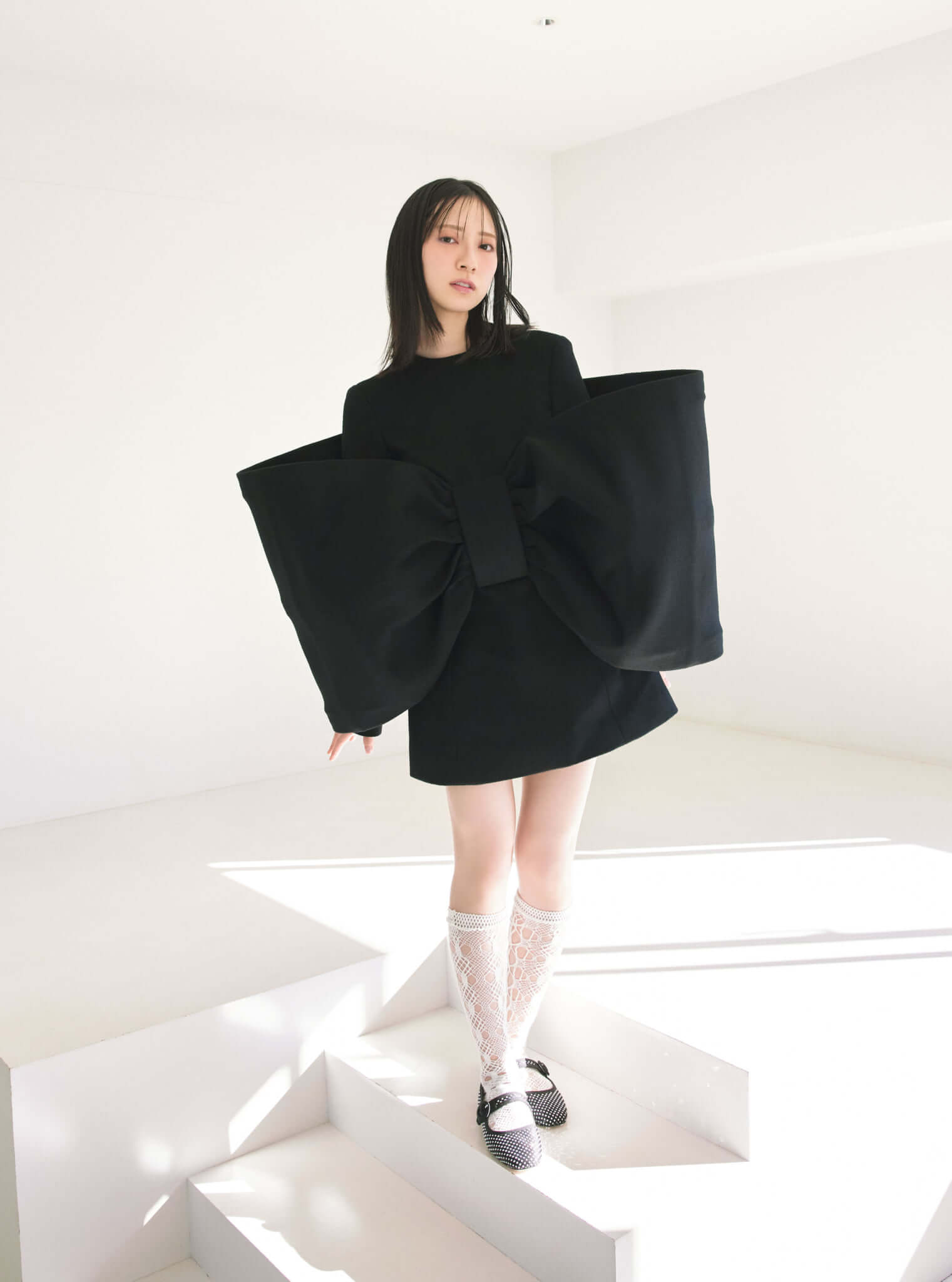 「bis」春号が発売！日向坂46金村美玖サンの儚げな表情に魅了される♡｜itSnapマガジン